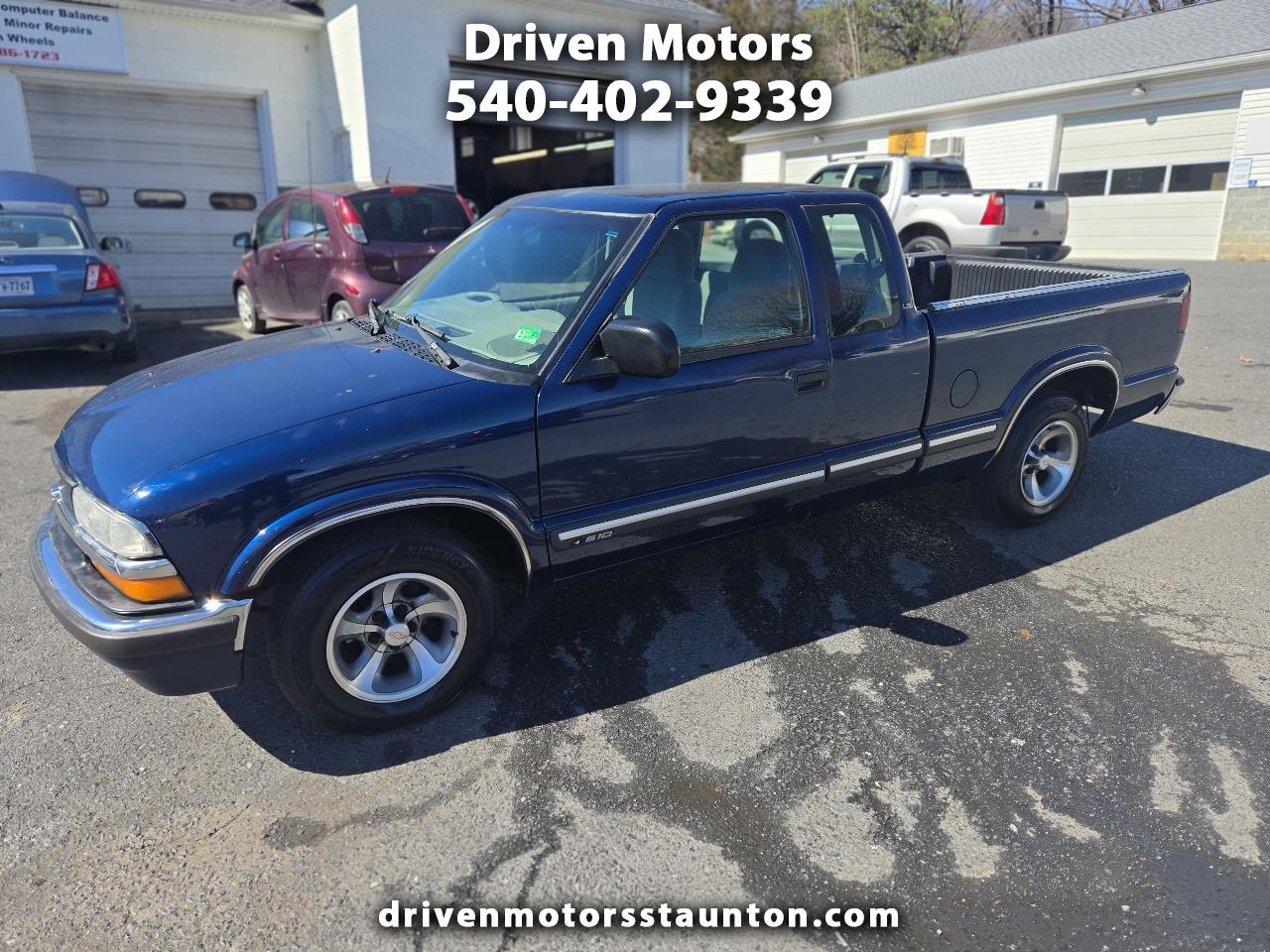 2000 Chevrolet S10 Pickup Ext. Cab 2WD