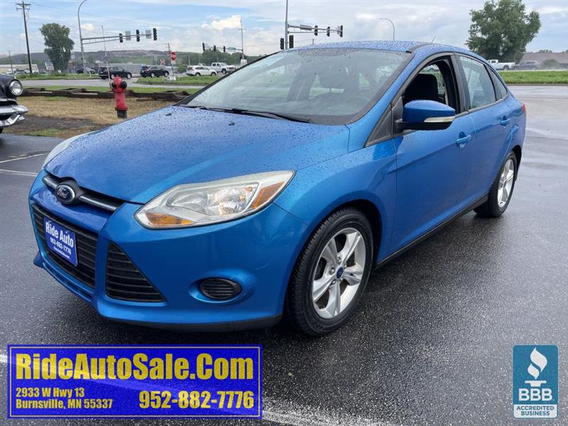 2014 Ford Focus SE, 4dr sedan, reliable 2.0 4cyl, rare color