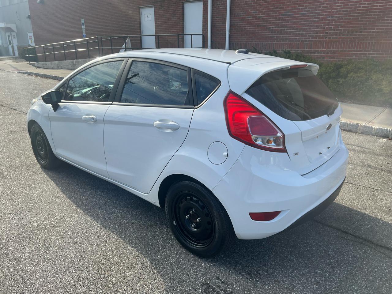 2016 Ford Fiesta SE Hatchback