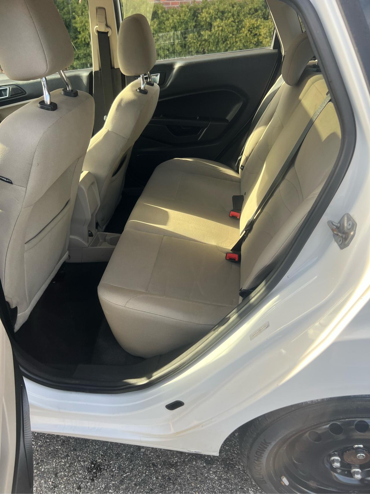 2016 Ford Fiesta SE Hatchback