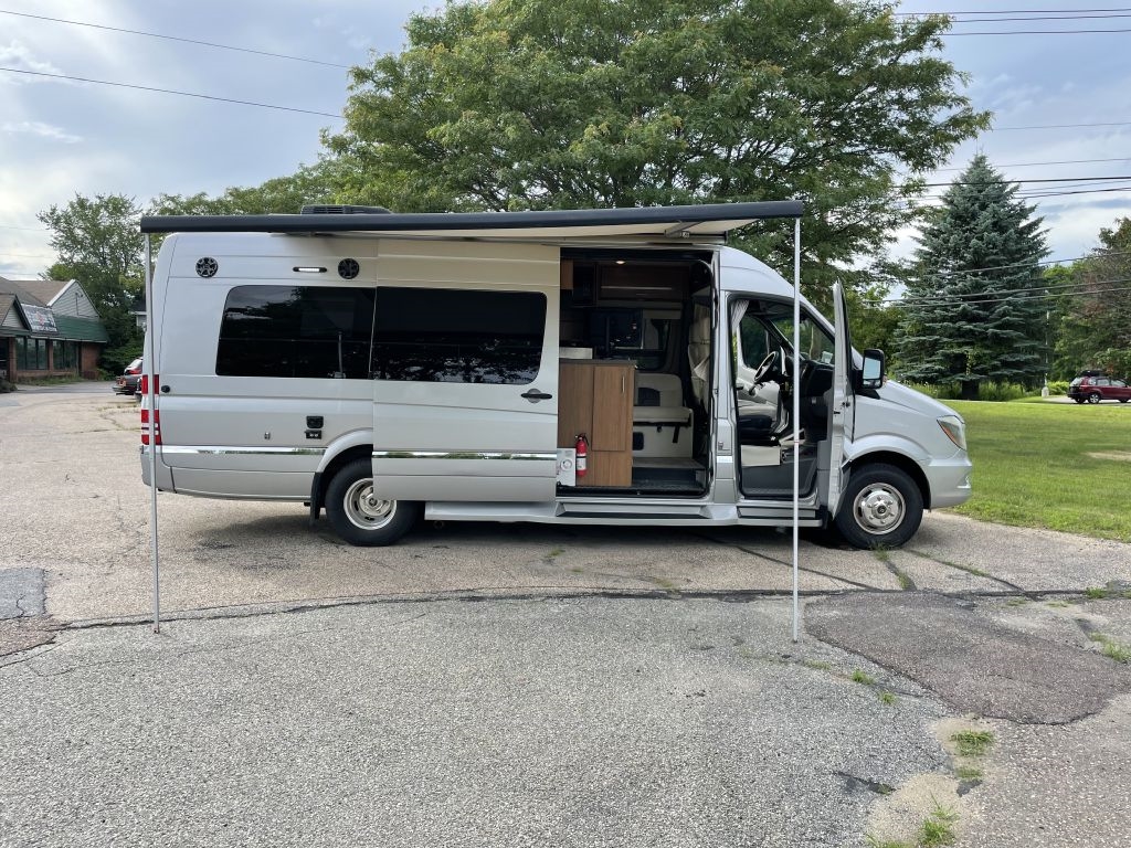 2014 Mercedes-Benz Sprinter Chassis-Cabs 2WD Reg Cab 170" WB