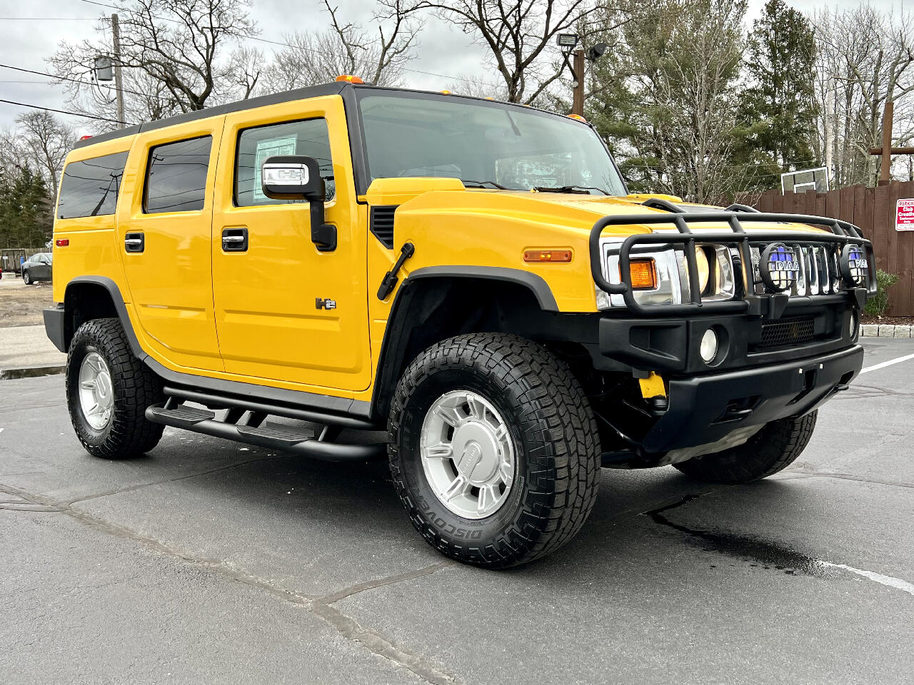 Yellow Hummer H2 Sut